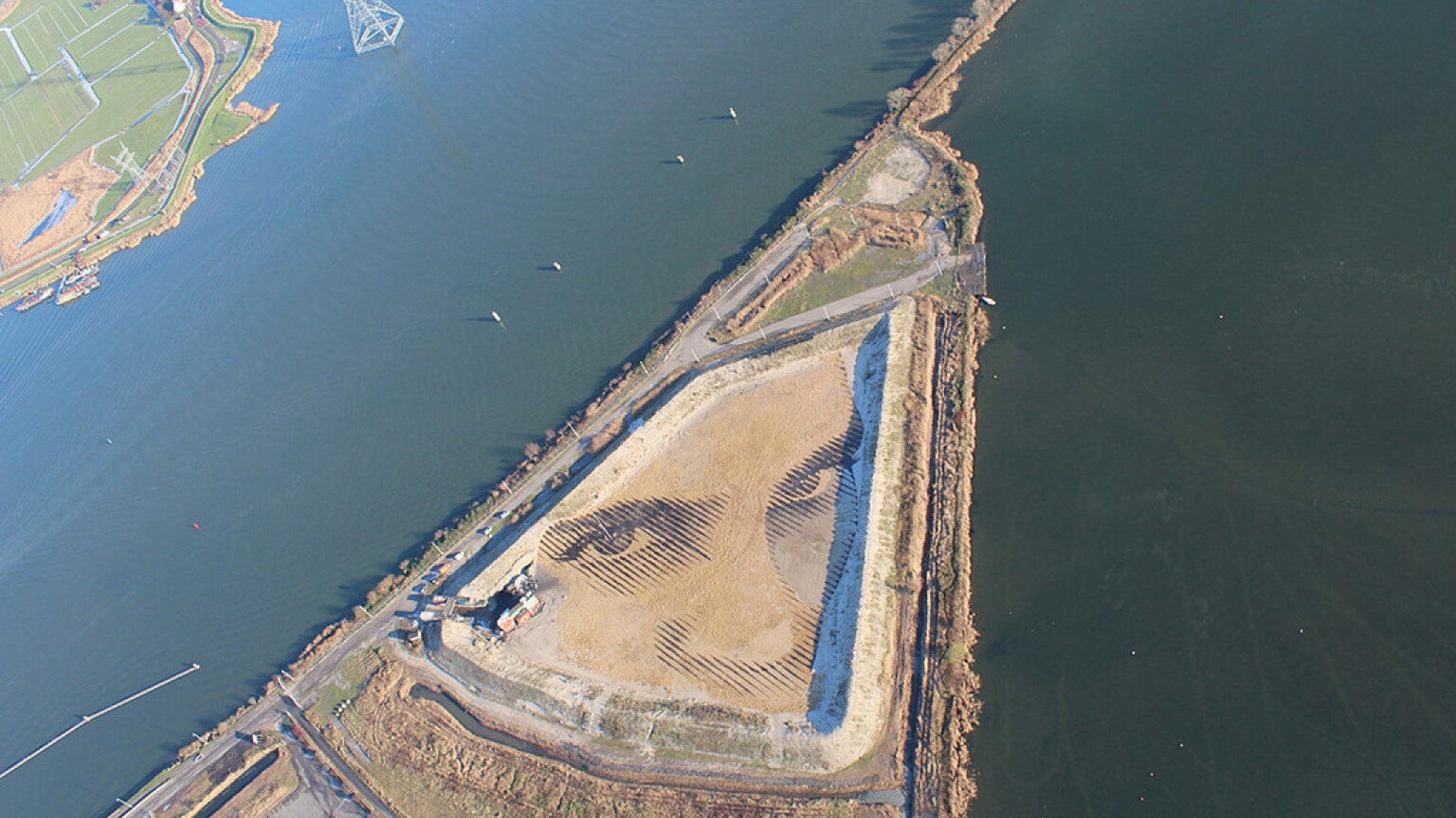 Street Art Legend Jorge Rodríguez-Gerada Creates Giant Land Portrait To ...