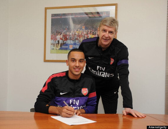Theo Walcott Signs New Arsenal Contract (PICTURES) | HuffPost UK