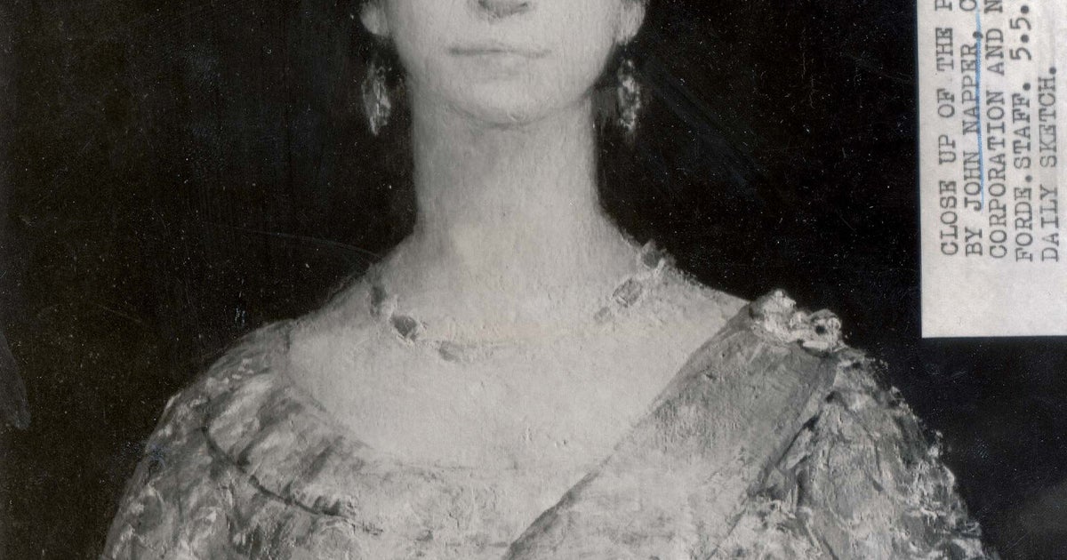 John Napper's Rejected 'Long Neck' Queen Put On Display After 61 Years ...