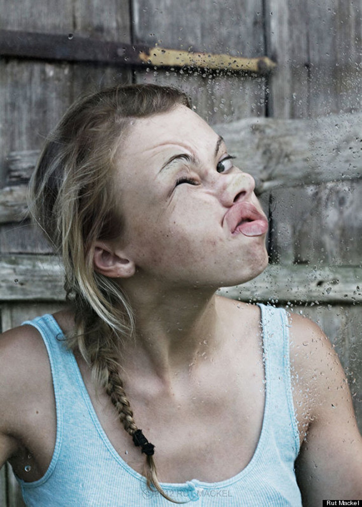 Photographer Uses 'Face Pushed Against Glass' Trick To Examine Human ...