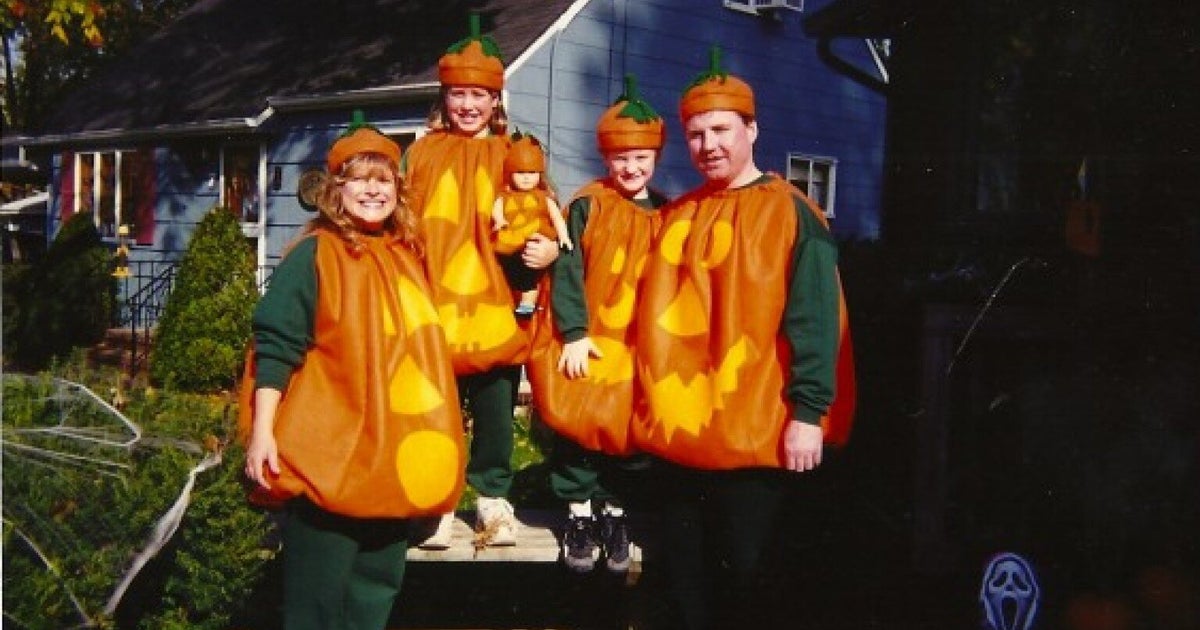 Awkward Halloween Costumes Horror Bly Cringeworthy Outfits Pictures Huffpost Uk Comedy