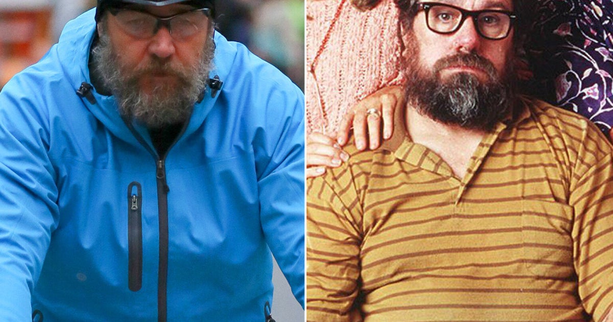 Russell Crowe Is A Dead Ringer For Jim Royle As He Goes For A Bike Ride ...