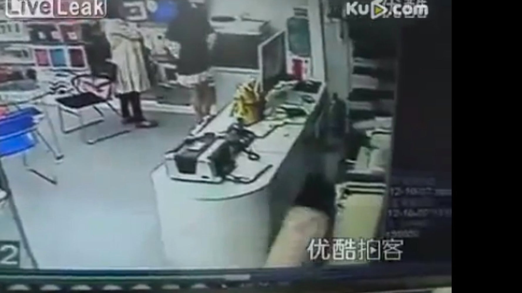 Chinese Mother And Daughter Shoplifting Team In Action Video 4747