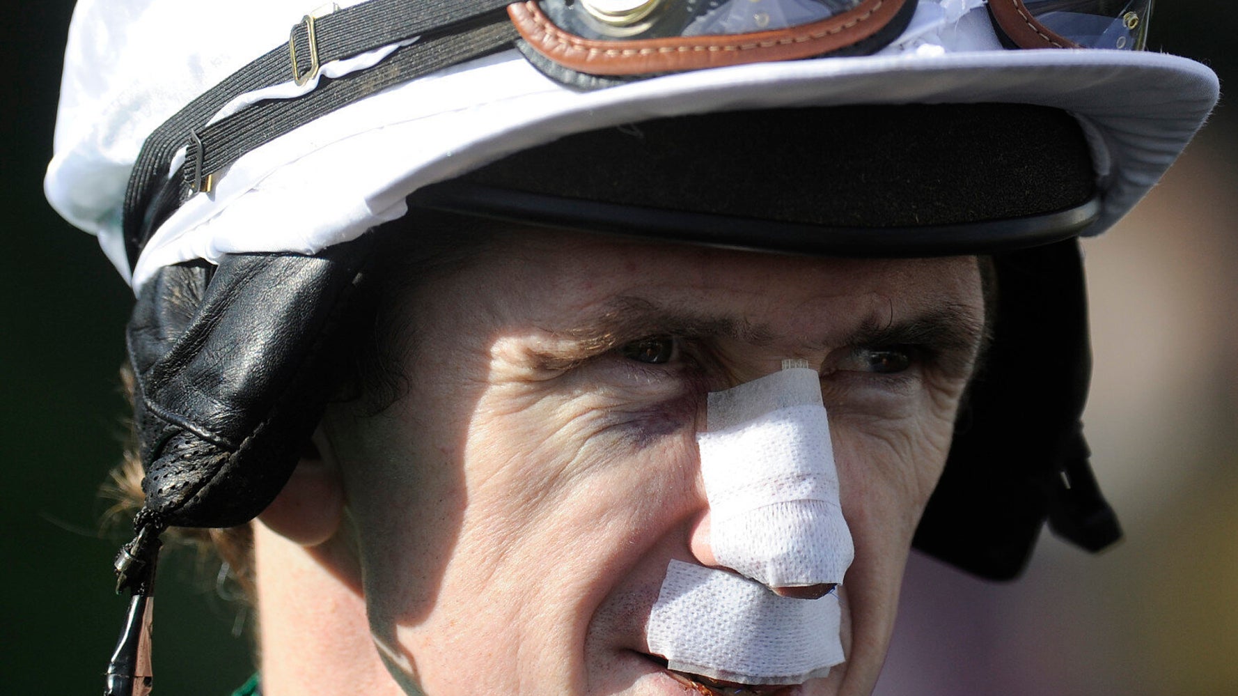 Tony McCoy Bandaged Up After Nose Injury (PICTURES) | HuffPost UK Sport