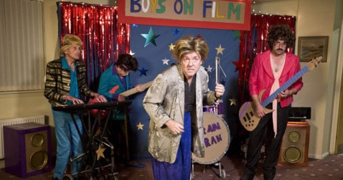 TV REVIEW: 'Derek' - Time For A Party, A Rap And Some Very Dodgy Wigs ...