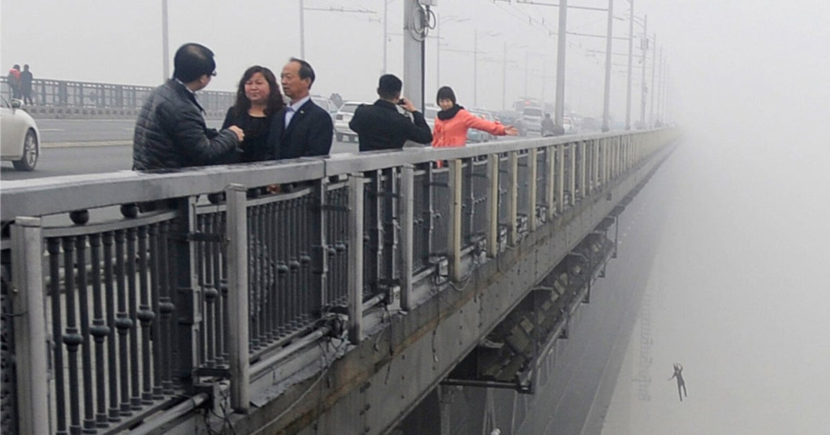 Chinese Couple Pictured Leaping From Yangtze River Bridge | HuffPost UK ...
