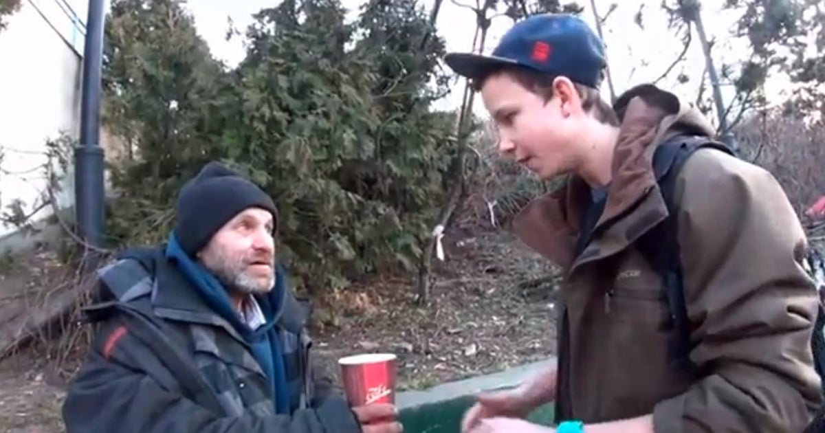 Street Magician Makes Homeless Man's Day With Coin Trick (VIDEO ...