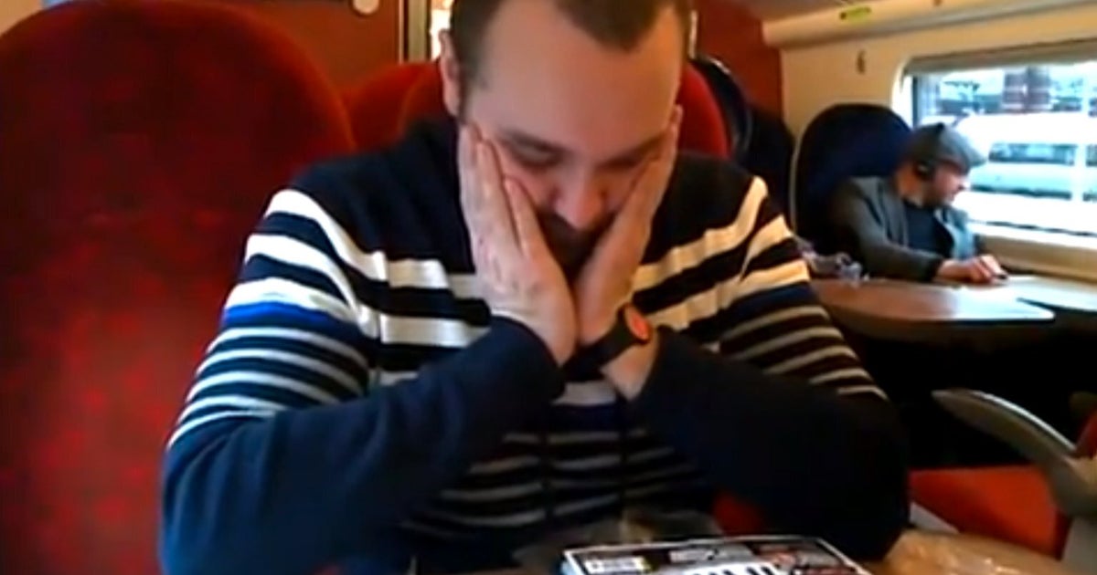 Train Singer 'Entertains' Passengers From Liverpool To London (VIDEO ...