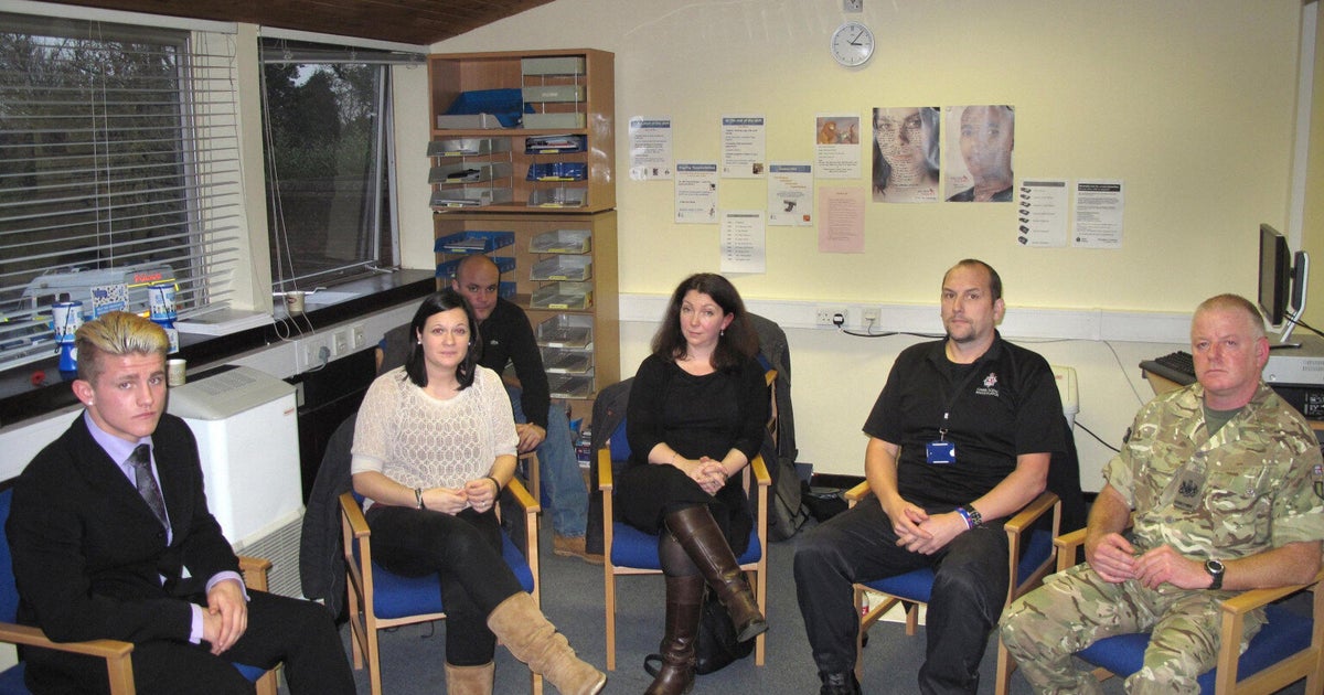 Burning Poppy Photo Man, Linford House, Meets Servicemen To Apologise ...