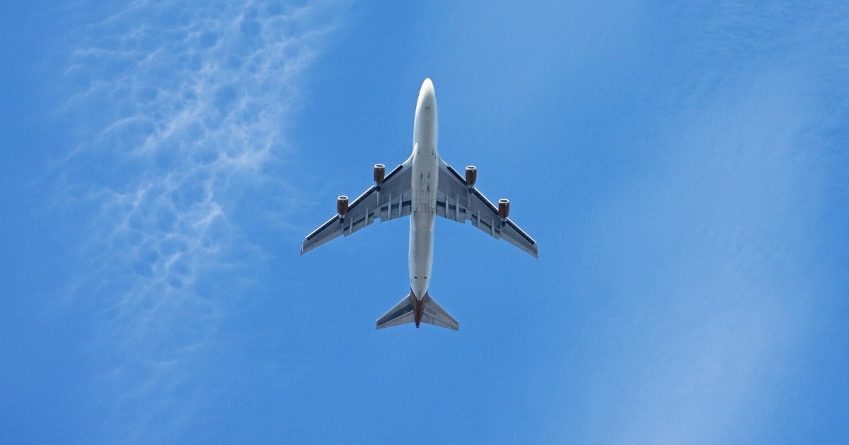 Plane Reports 'Near Miss' With UFO Above Glasgow Airport | HuffPost UK Tech