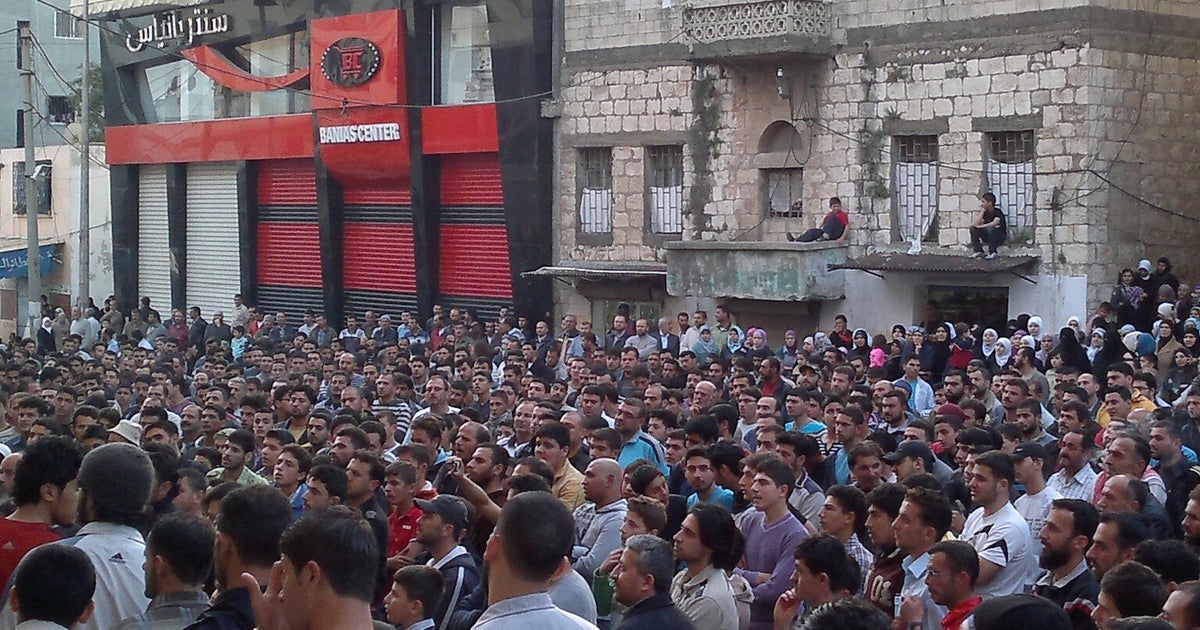 Syrians Flee Sunni 'Sectarian Cleansing' By Assad Forces In Coastal ...