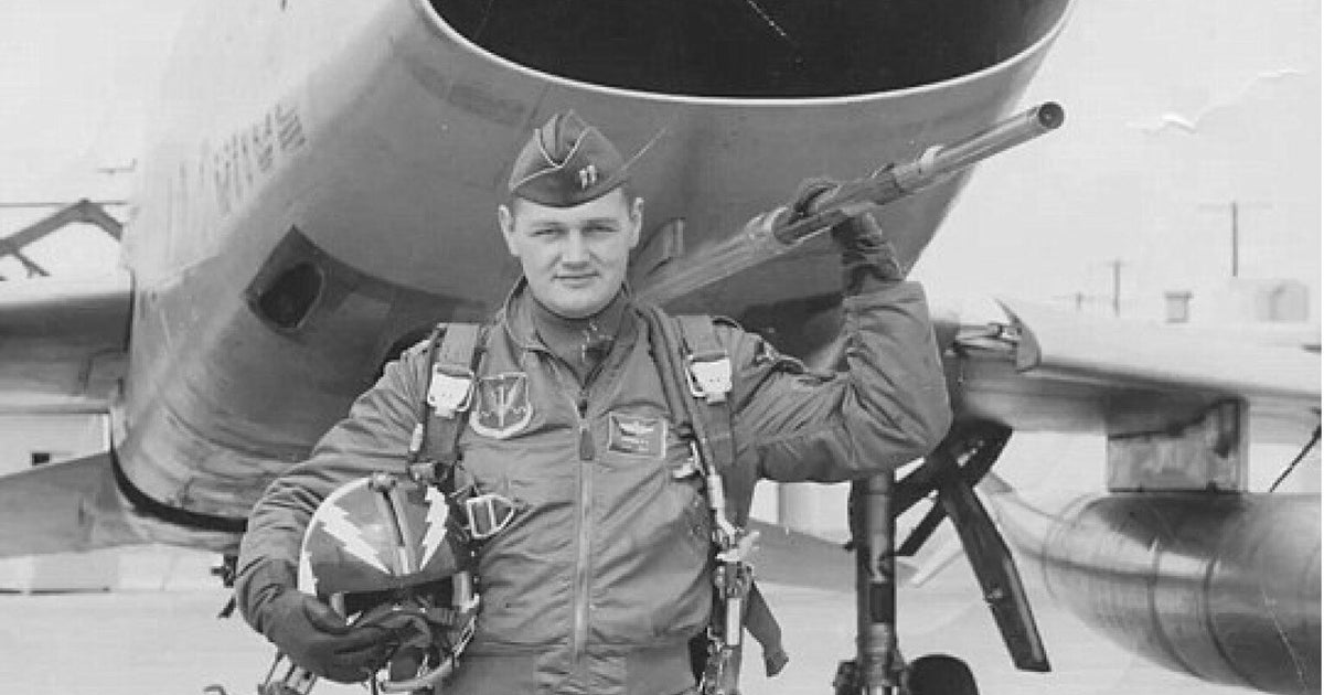 Air Force UFO Investigator Reveals Harrowing Day He Confronted An Alien ...