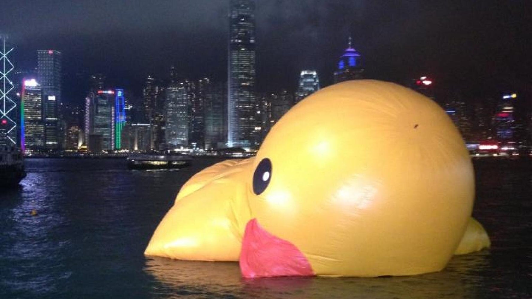 Giant Rubber Duck Drowns In Hong Kong Harbour In Soggy Watery End ...
