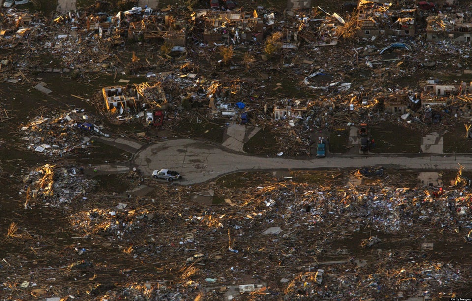 Moore Tornado 2013: 12 Pictures That Define The Oklahoma Destruction ...