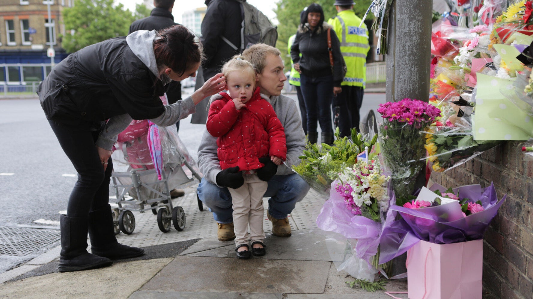 Lee Rigby's Family Visit Scene Of Woolwich Murder (PICTURES) | HuffPost ...