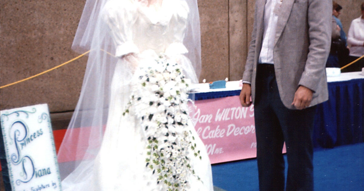 Cake-Sculptors Create Life-Size Statues Of Elvis And Marilyn Monroe ...