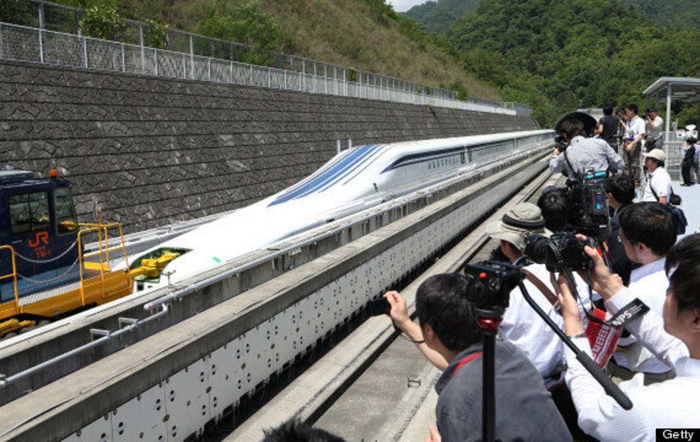 Japanese Mag-Lev Bullet Train Reaches 311 MPH In First Successful Test ...