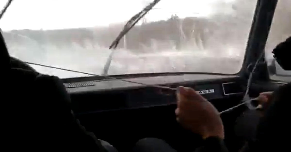 World's Best Temporary Windscreen Wiper Fix (VIDEO) | HuffPost UK Comedy