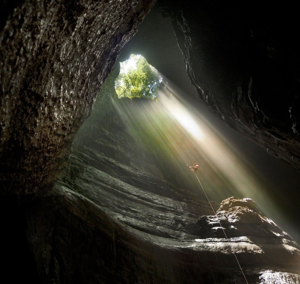 Daredevil Photographer Captures Rainbow As It Shines Into Giant Cave ...
