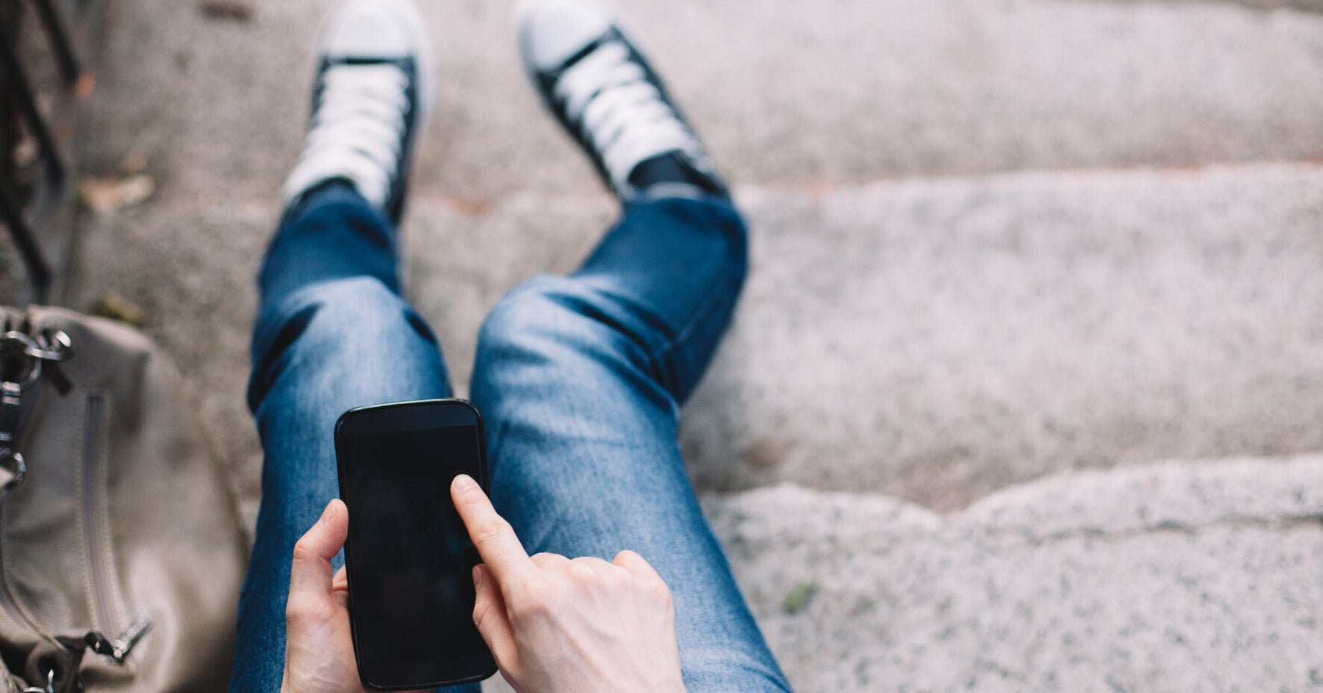 Beat Text Message Anxiety in New Relationships | HuffPost Life
