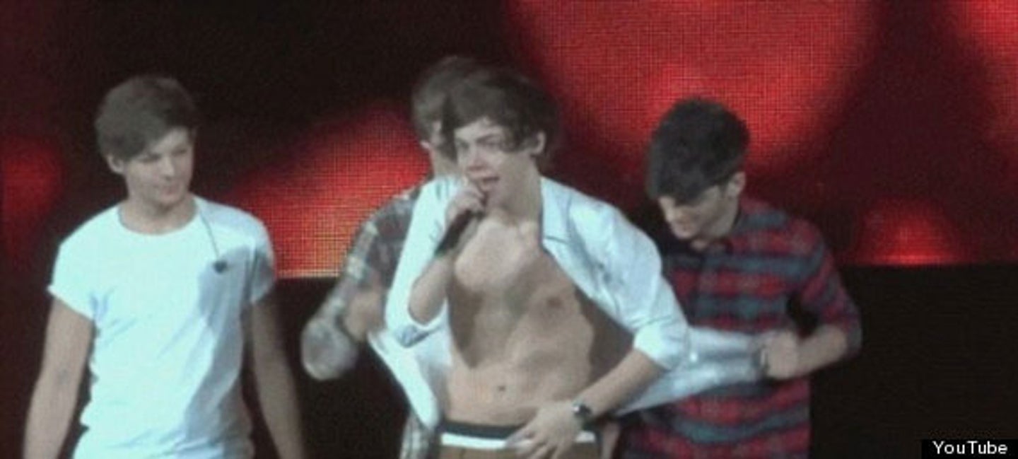 Harry Styles' Shirt Ripped Off By Bandmates At One Direction Gig (VIDEO ...