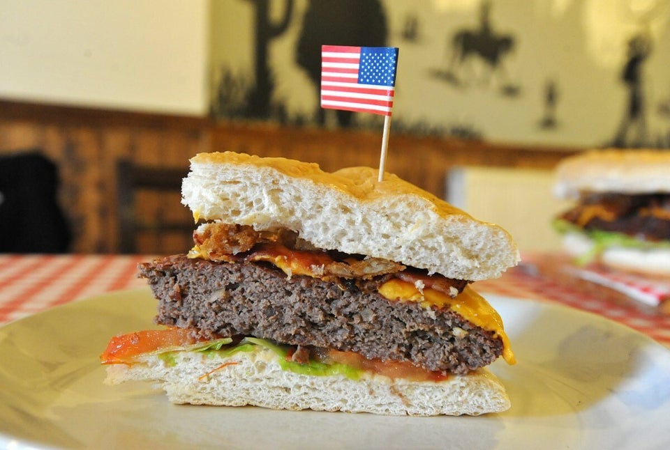 12 Inch Monster Burger With 3lbs Beef, 12 Bacon Rashers, 12 Onion Rings ...