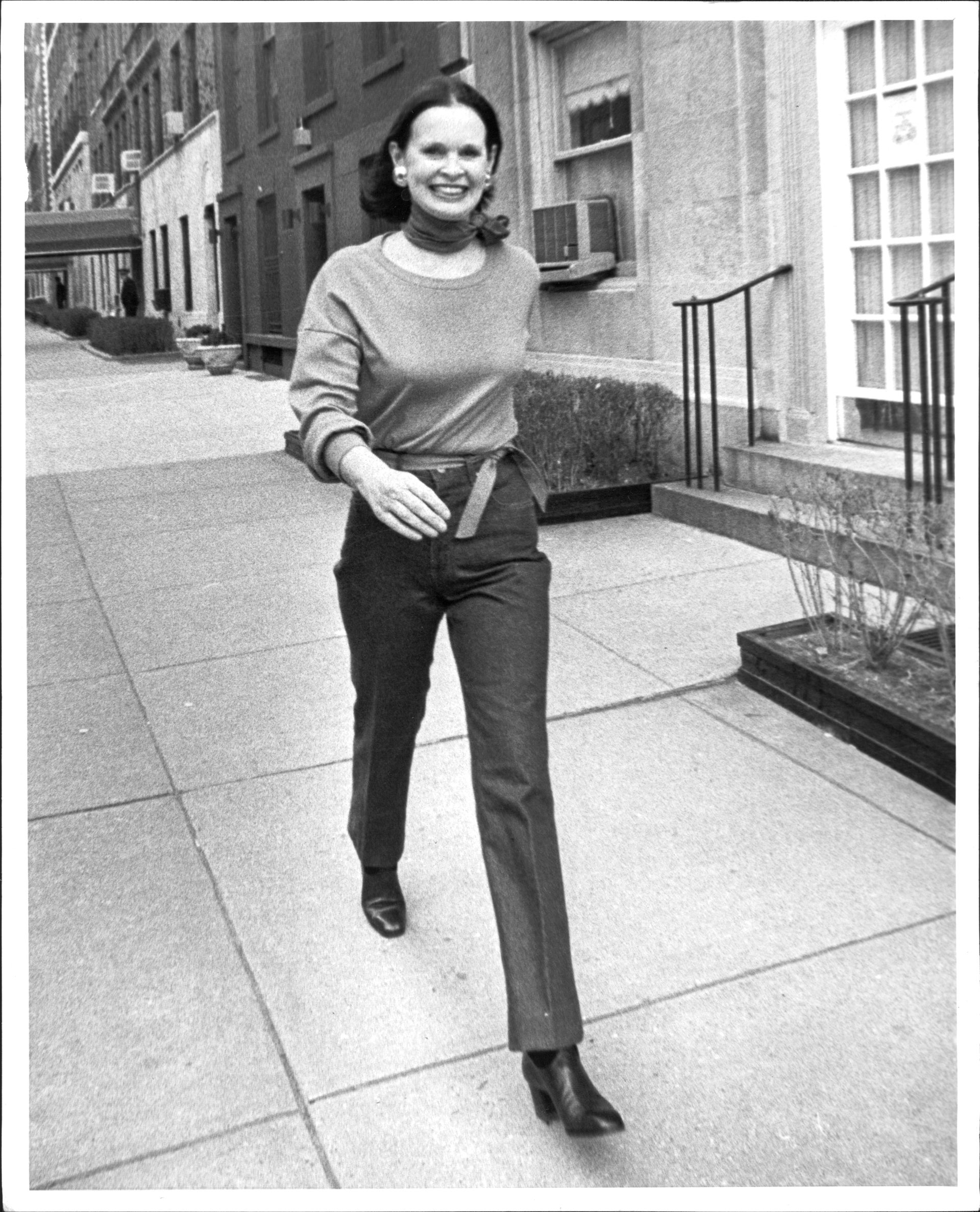 Photos Of Some Of Gloria Vanderbilt's Most Iconic Fashion Moments ...
