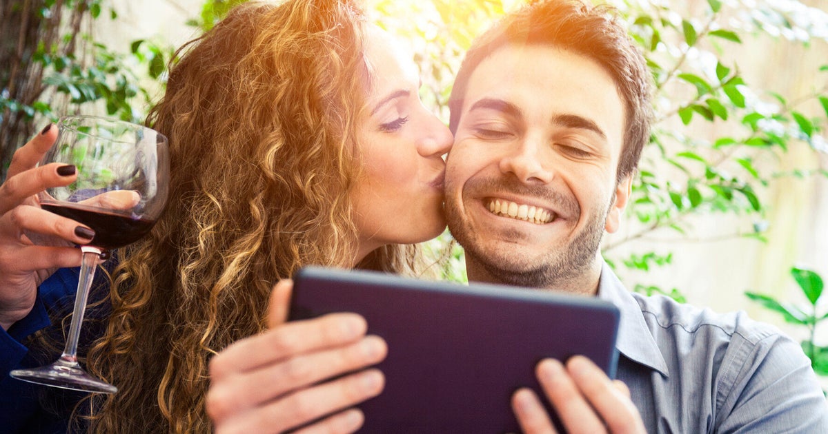 This Is Why People In Relationships Really Post 'Romantic' Statuses On ...