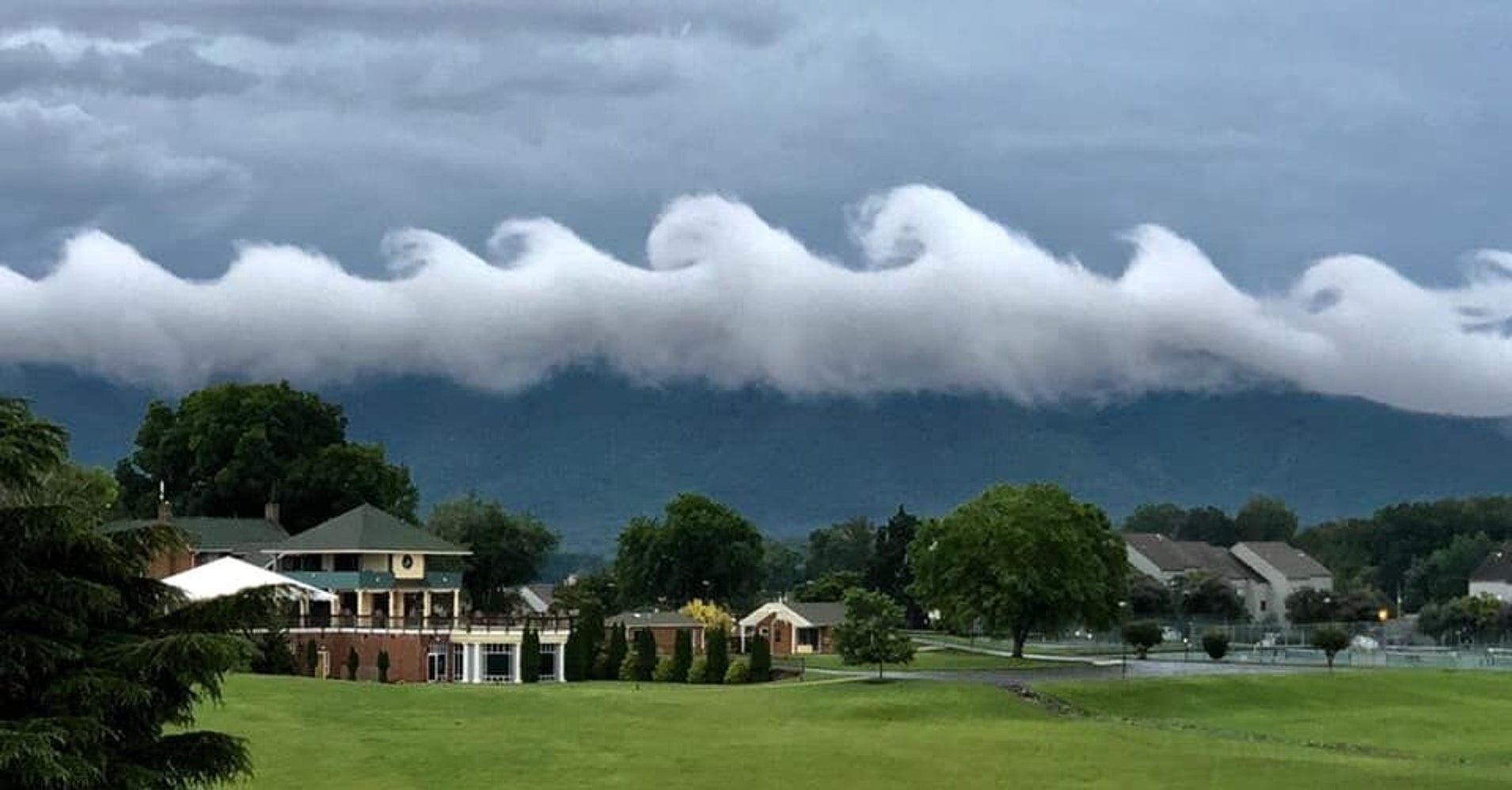 Rare Wave-Like Clouds Over Virginia Mountain Look Like Van Gogh's ...