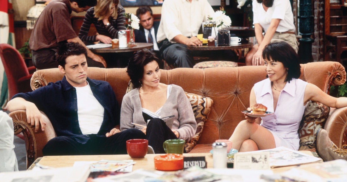 Lauren Tom, Who Played Julie In Friends, Recalls 'Venom' She Received ...