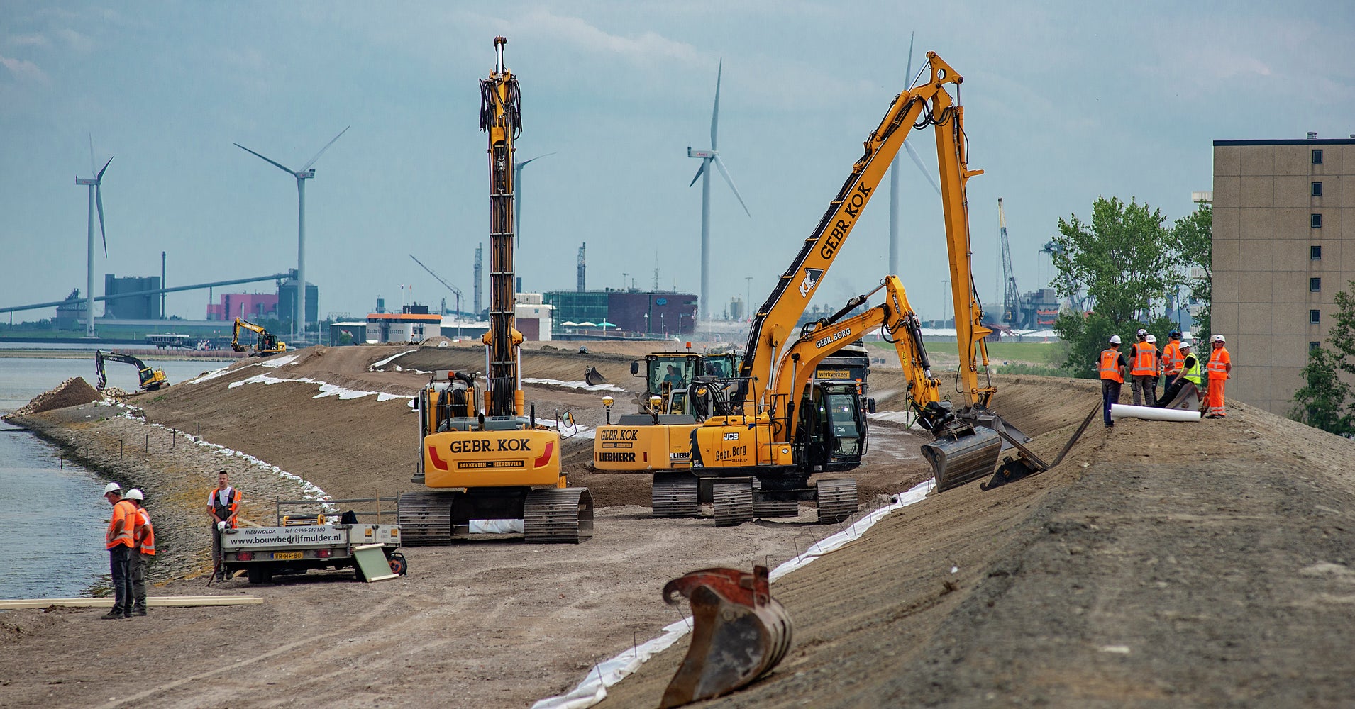These Photos Show How The Dutch Are Building A Barricade Against ...