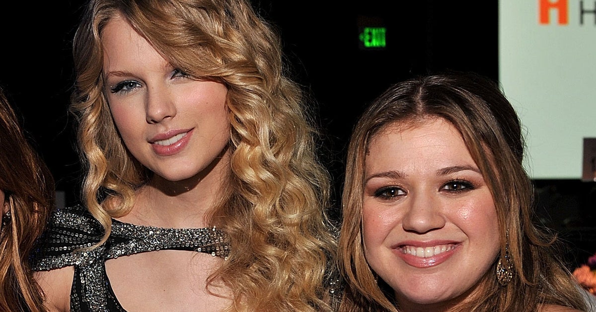 Kelly Clarkson Knows What Taylor Swift Should Do About Her Scooter ...
