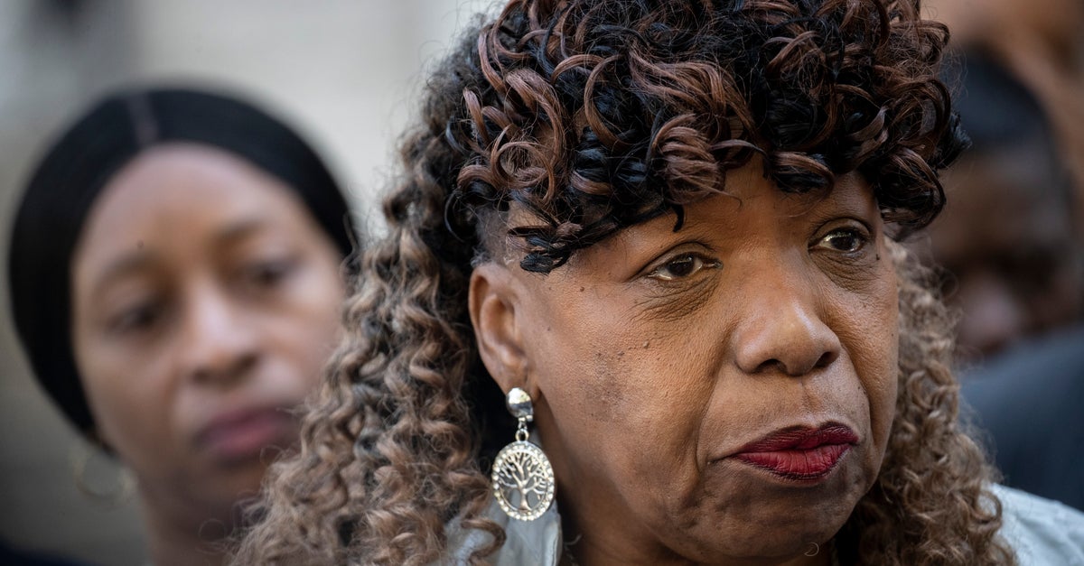 Eric Garner's Mom Calls For The Police Officers Who Killed Her Son To ...