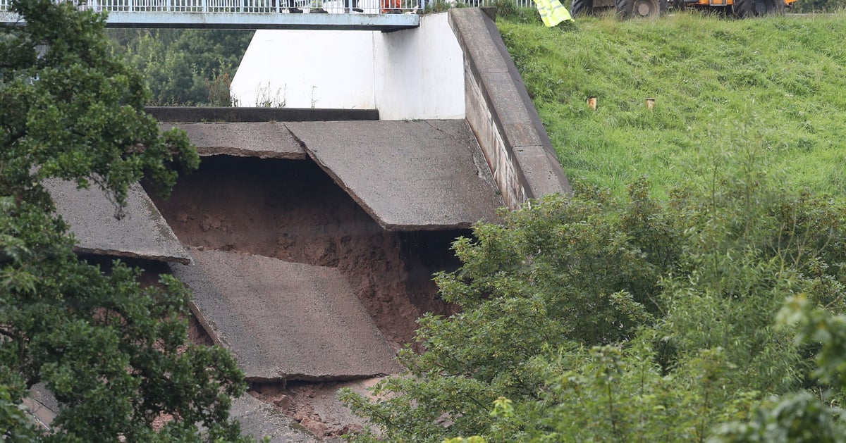 Derbyshire Town Whaley Bridge Evacuated As Dam Wall Collapses In Heavy ...