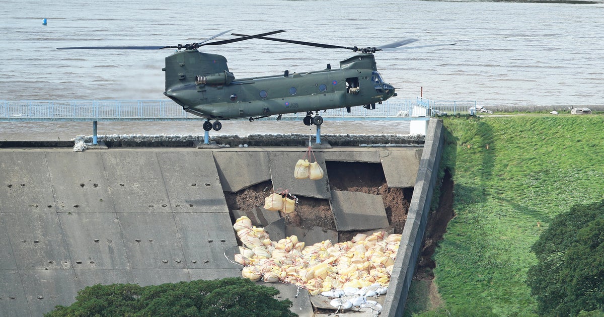 Whaley Bridge Dam Collapse: RAF Chinook Drafted In To Derbyshire Town ...