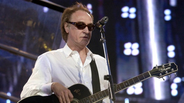 The Kinks Pay Tribute To Keyboardist Ian Gibbons Following His Death ...