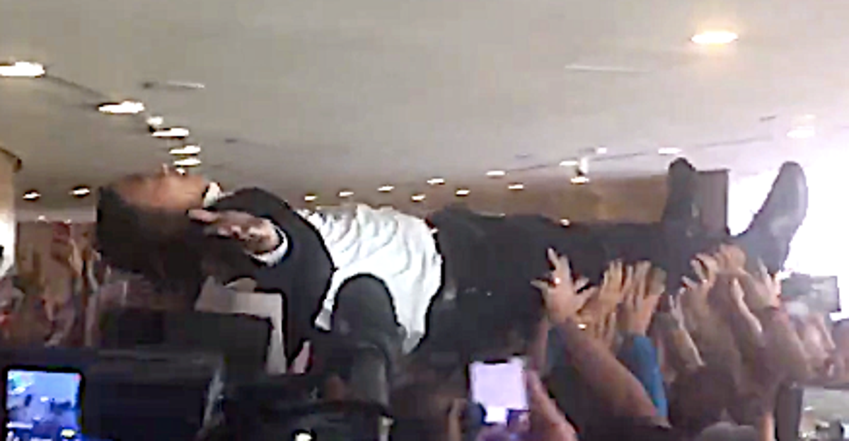 Andrew Yang Crowd Surfs At Southern California Campaign Event ...