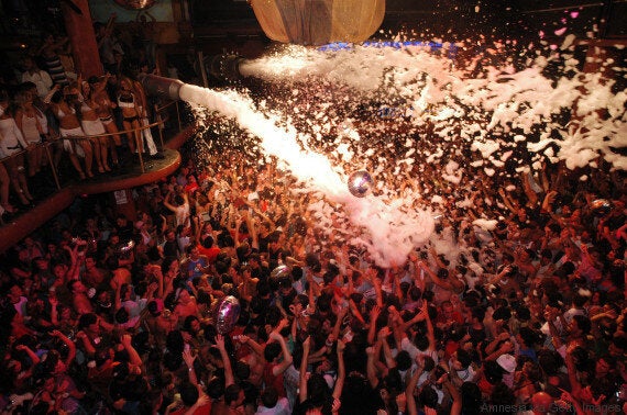 Η νέα σειρά «Ibiza87» θα εξιστορεί τη γέννηση του rave και της ...