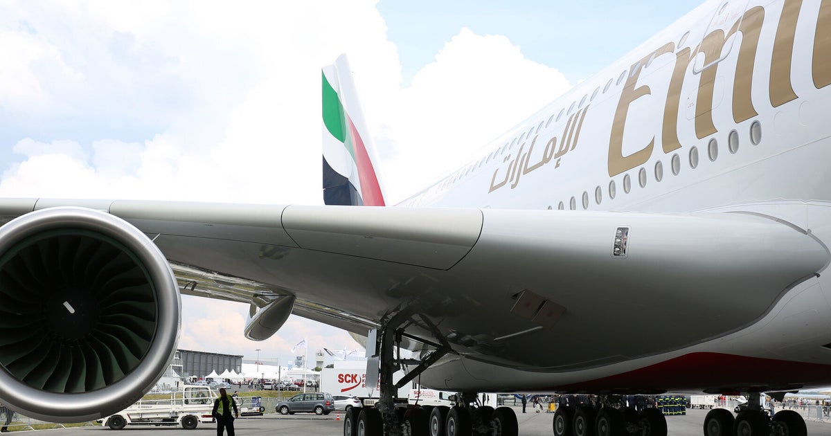 Δραματική εκκένωση αεροσκάφους της Emirates Airlines λίγο πριν τυλιχθεί ...