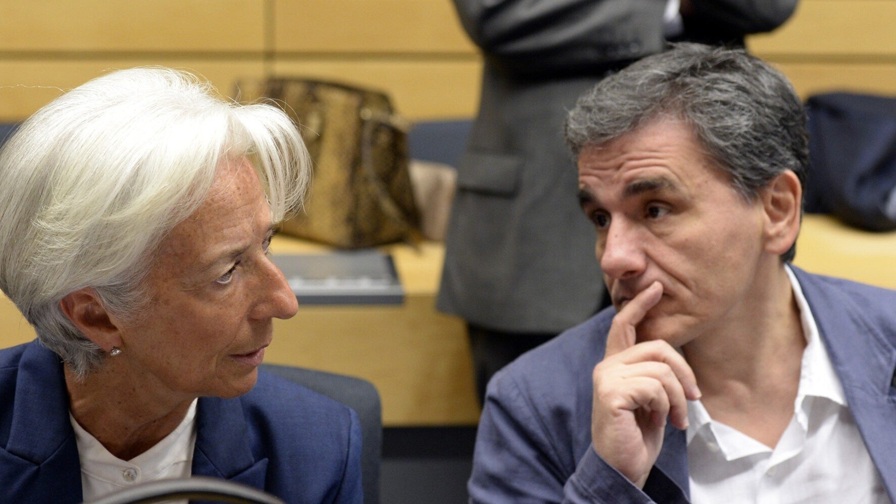 Τα σενάρια του 2016 για την ελληνική οικονομία. Ορόσημο να επιτευχθεί ...