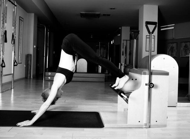 Όλα όσα πρέπει να γνωρίζετε για τη μέθοδο Pilates | HuffPost Greece