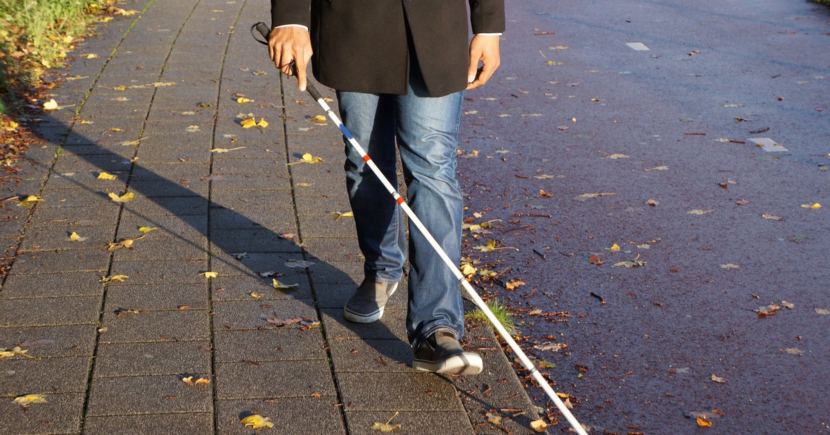 Un ingénieur aveugle invente une canne capable de guider grâce à Google ...