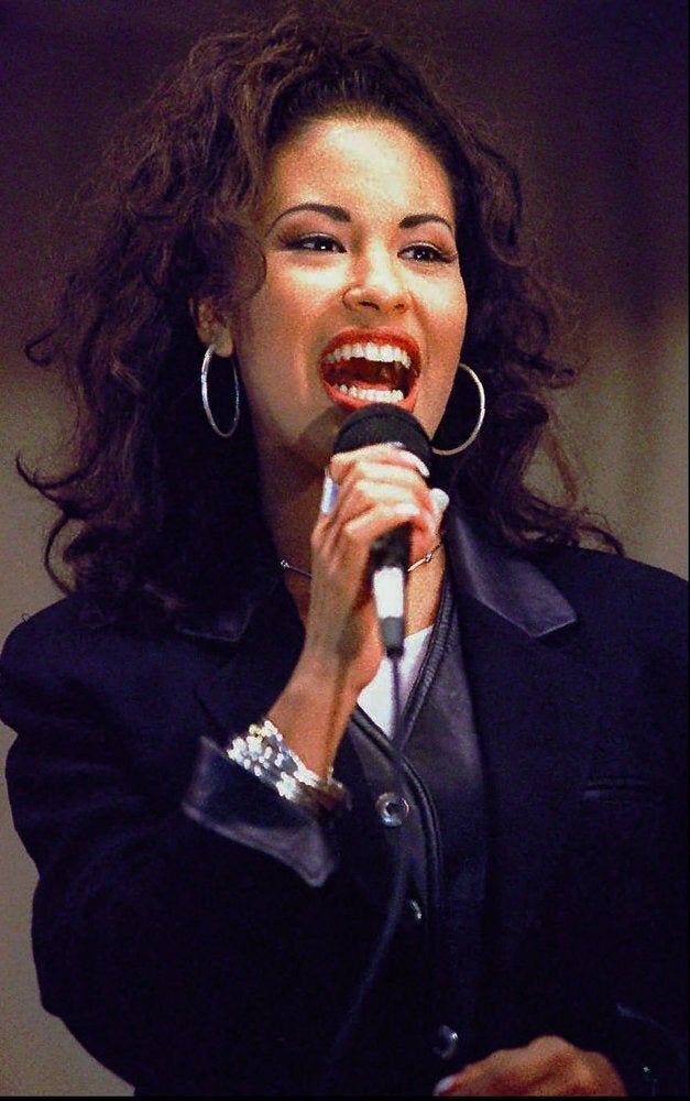 Selena Quintanilla-Pérez's Most Iconic Looks (PHOTOS) | HuffPost News