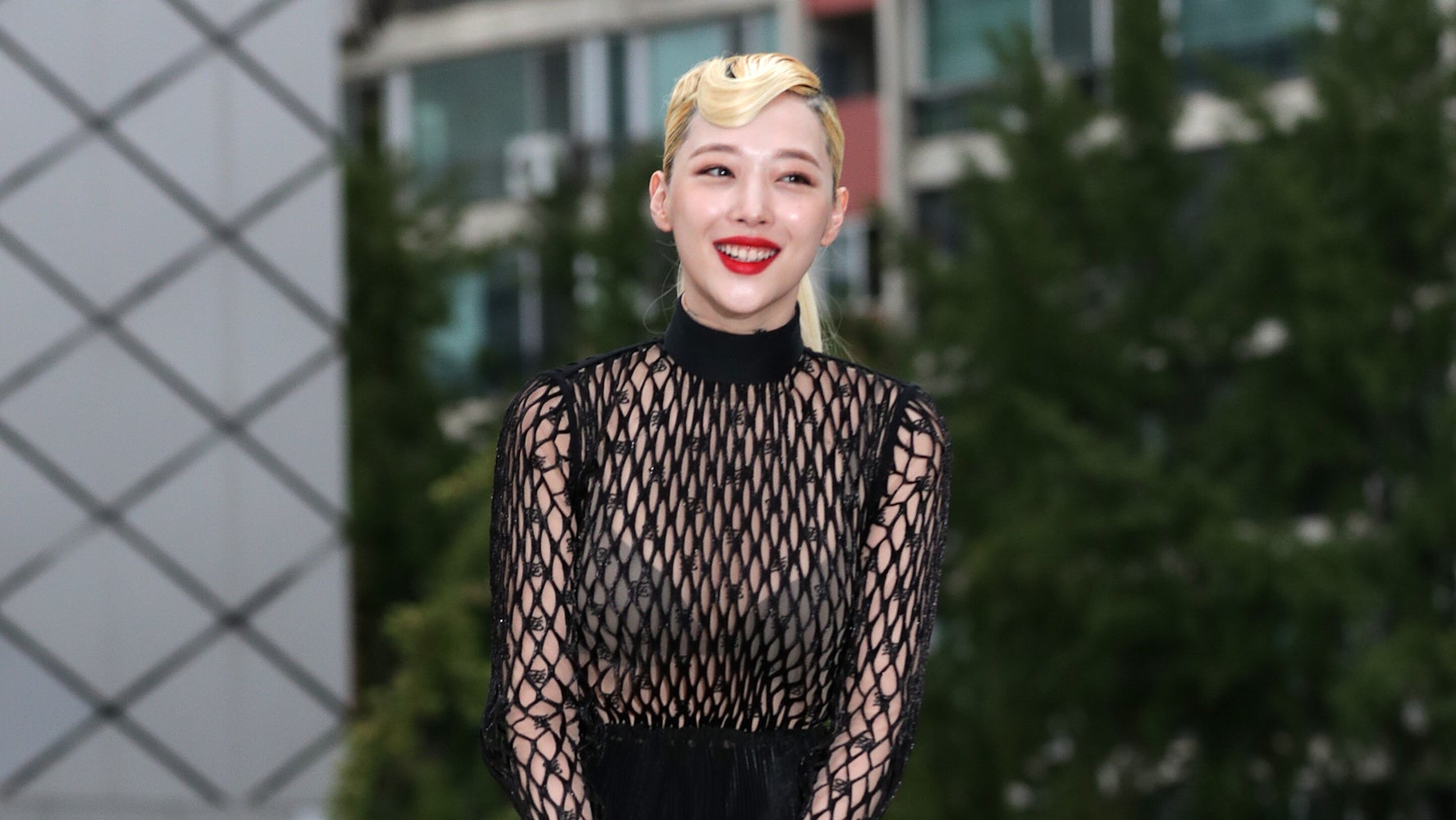 K-Pop Star Sulli Found Dead At Her Home in Seoul: Police | HuffPost null