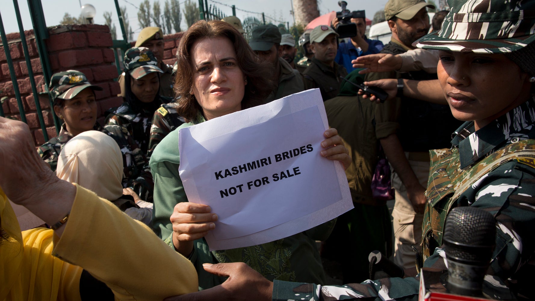 Farooq Abdullahs Sister Daughter Detained During Protest Over Article
