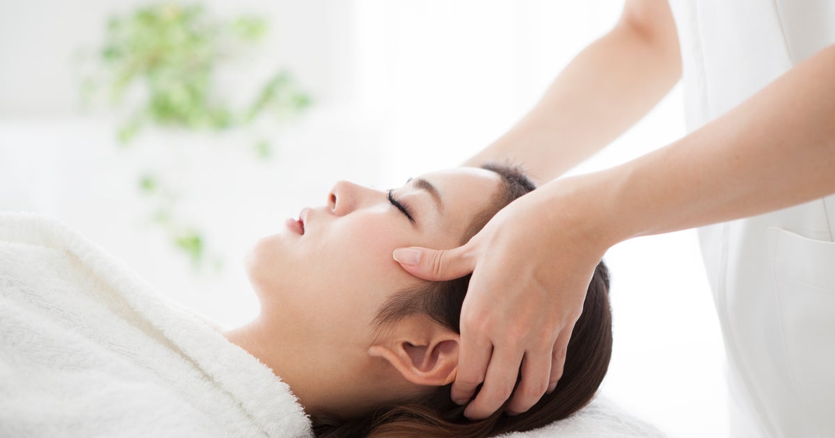 What Are Scalp Facials And What Do They Do? Here's What Experts Say ...