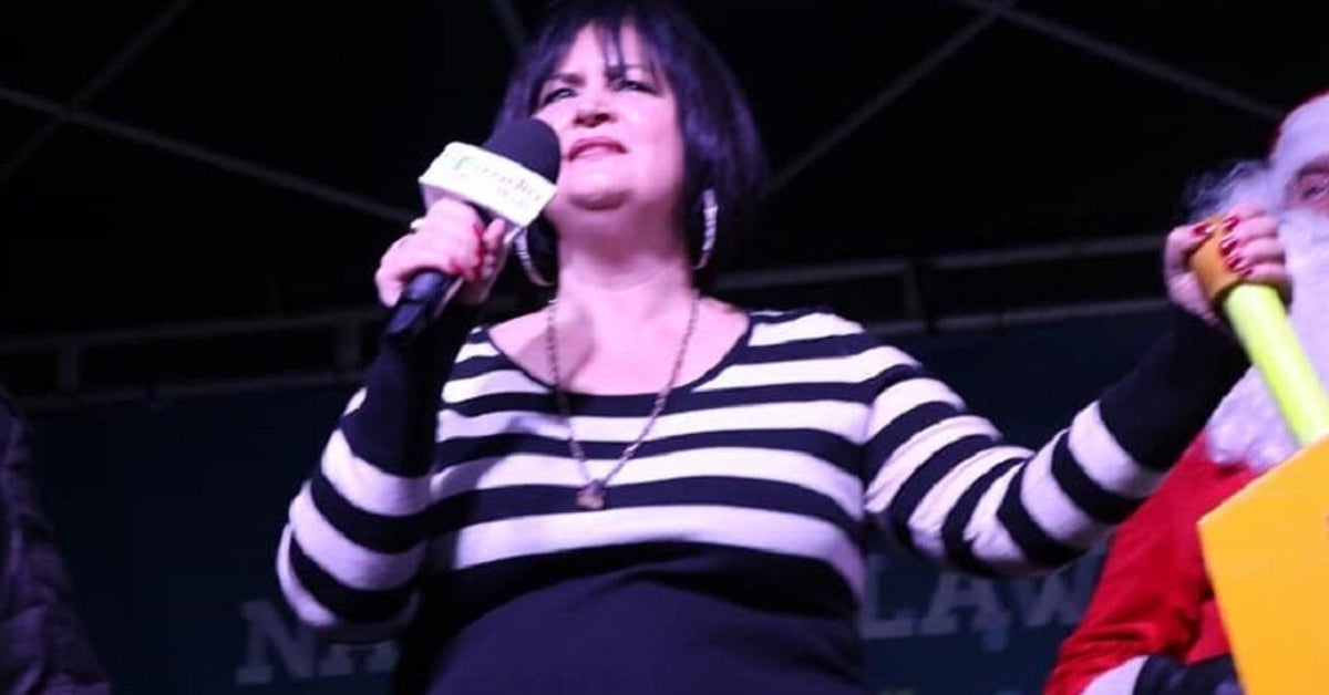 Gavin & Stacey's Ruth Jones Switches On Barry's Christmas Lights As ...