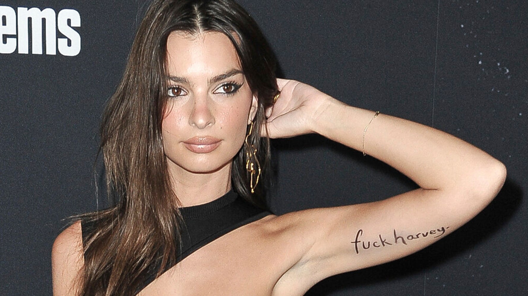 Emily Ratajkowski Says Weinstein Settlement Makes Her Want To 'Riot ...