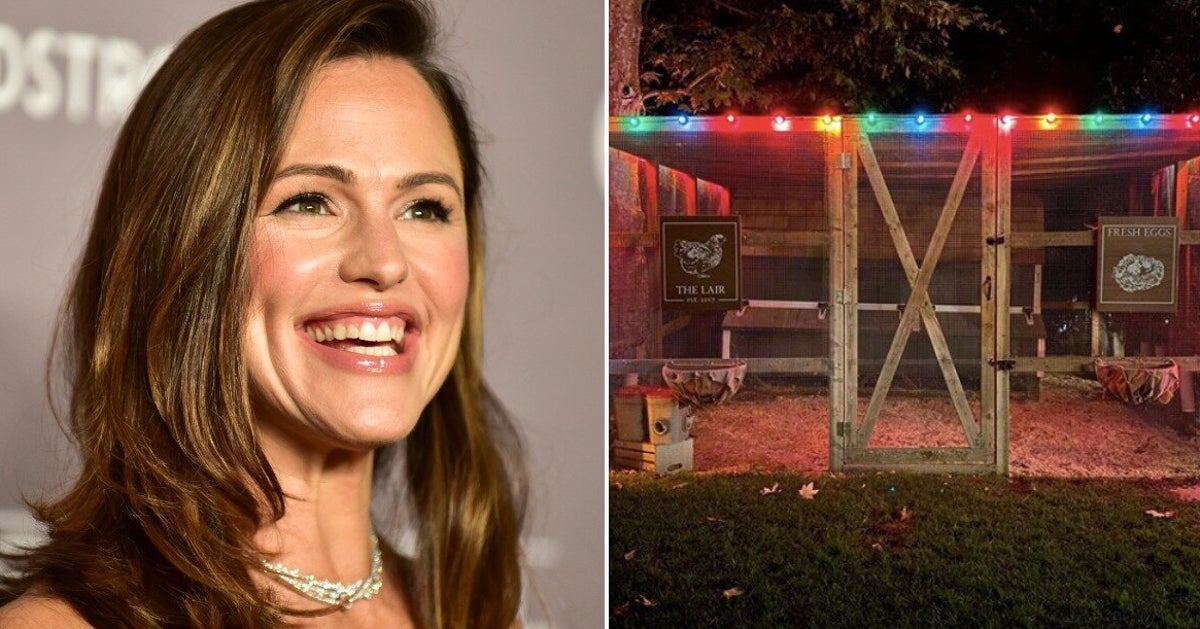 Jennifer Garner Unveils Adorably Decorated Holiday Chicken Coop ...
