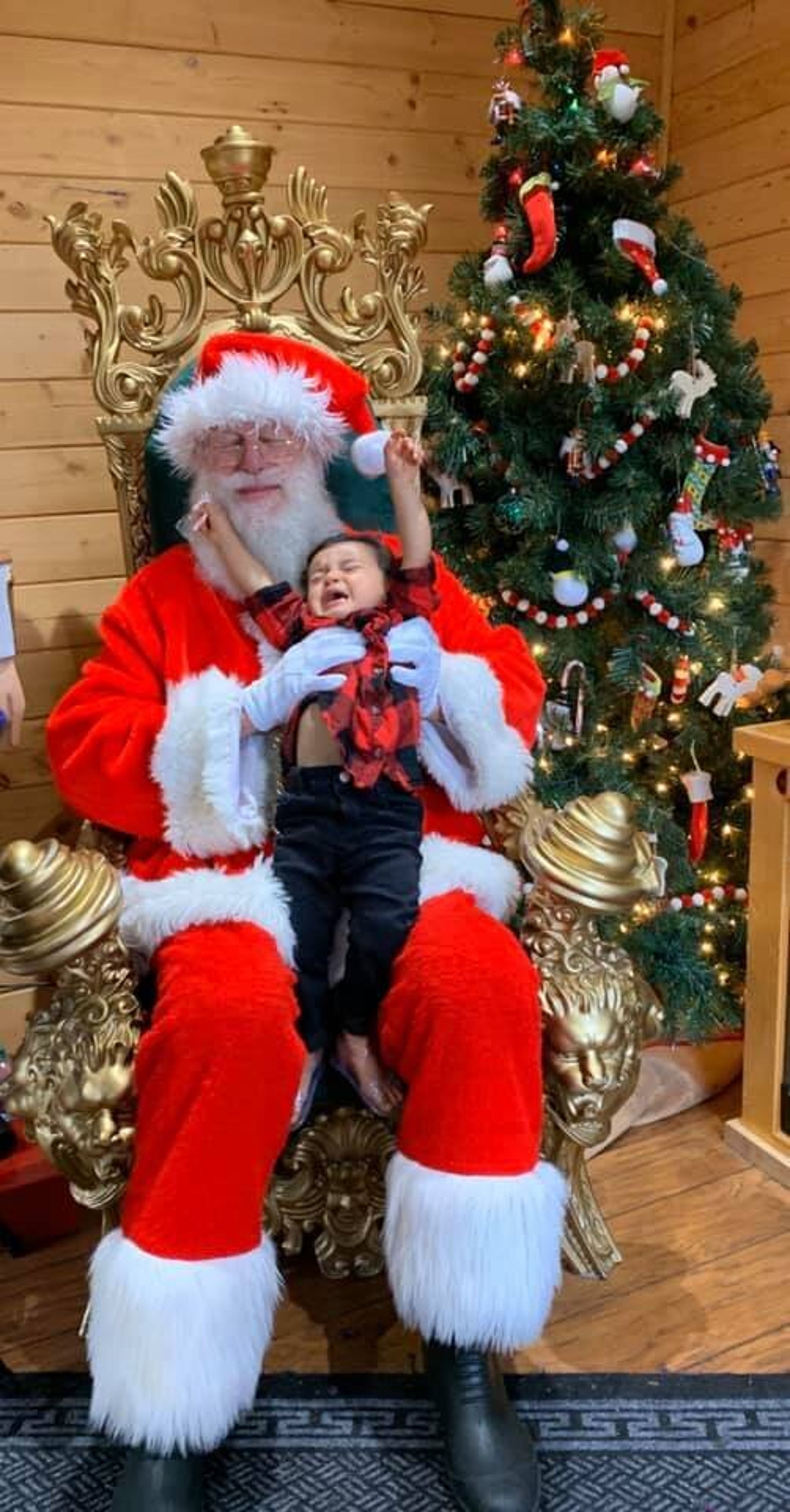 36 Santa Photos That Did Not Go As Planned | HuffPost Life